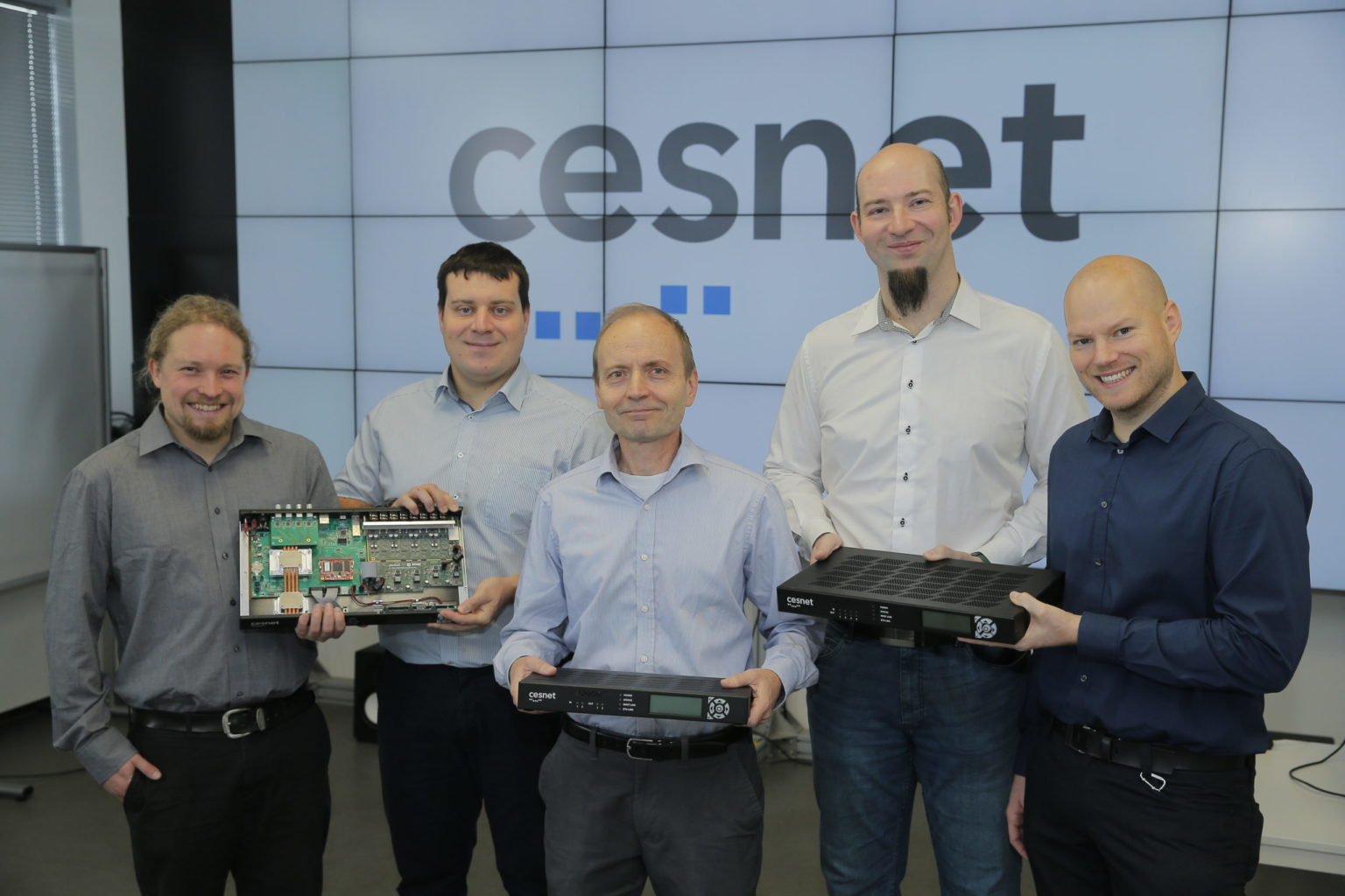 CESNET: making waves for audio and video transmission with minimal ...