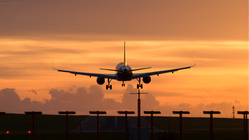Fibre sensing experiment on GÉANT network detects a plane landing at ...